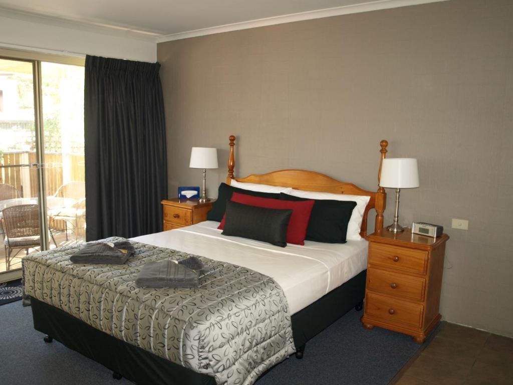 OLD COACH MOTOR INN:Home