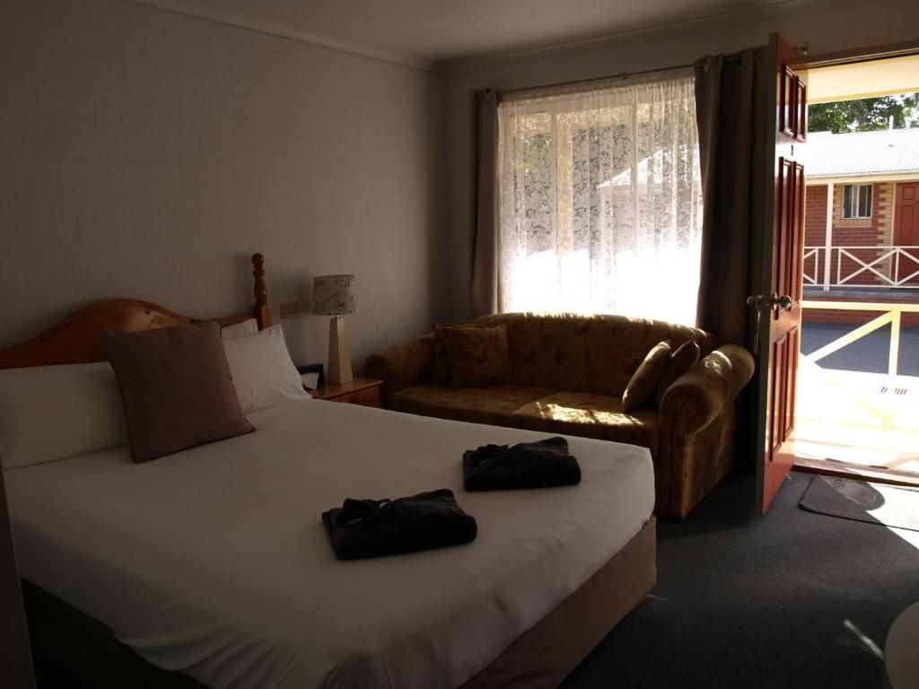 OLD COACH MOTOR INN:Home