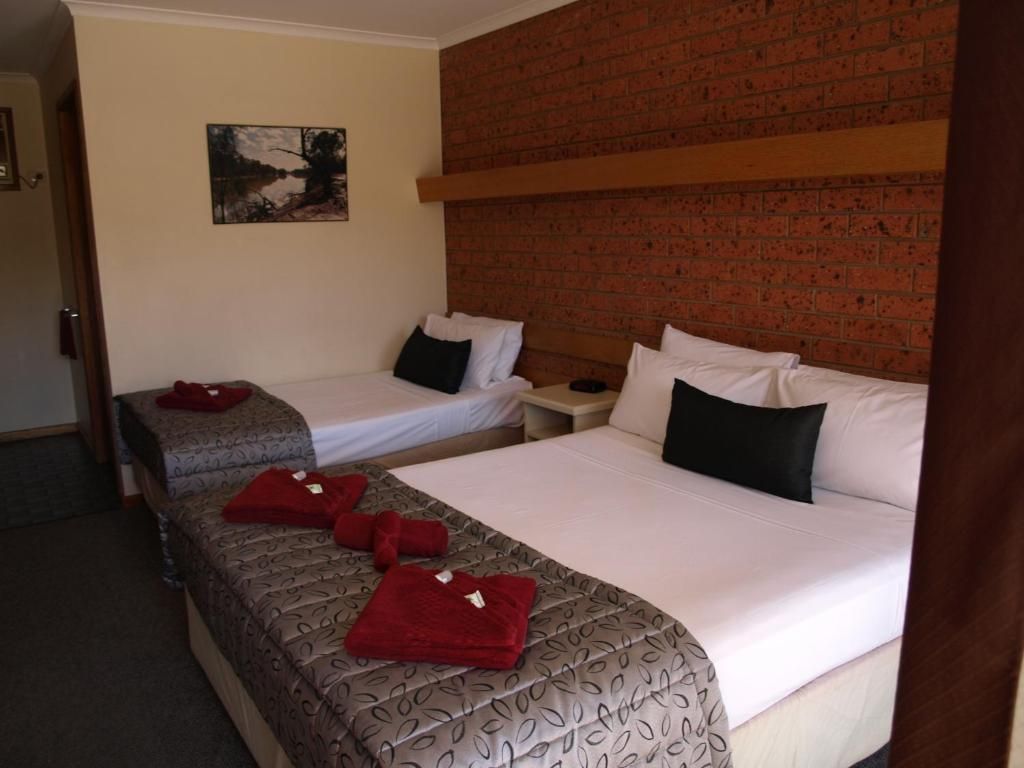 OLD COACH MOTOR INN:Home