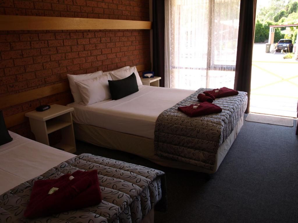 OLD COACH MOTOR INN:Home