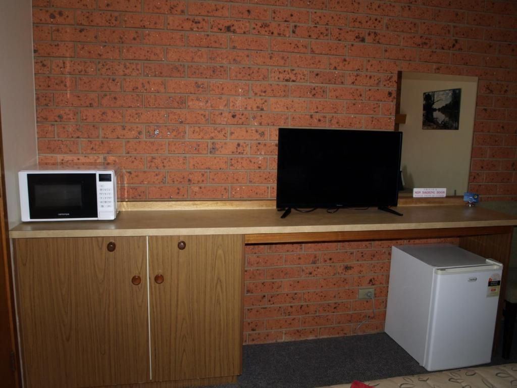 OLD COACH MOTOR INN:Home